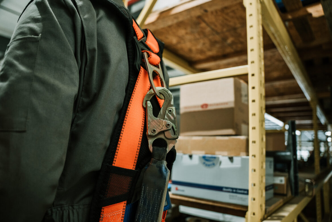 Self-Retracting Lanyard (SRL) vs. Shock Absorbing Lanyard | PWI